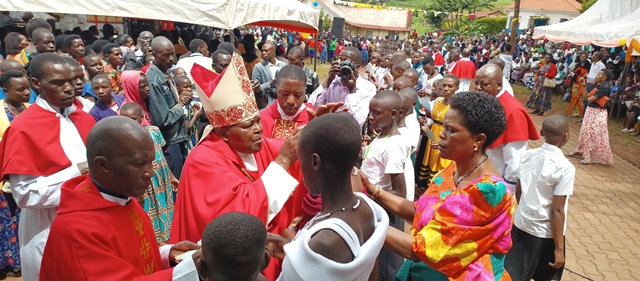 BISHOP CALLIST CONFIRMS 392 INTO THE CATHOLIC FAITH | Kabale Diocese ...